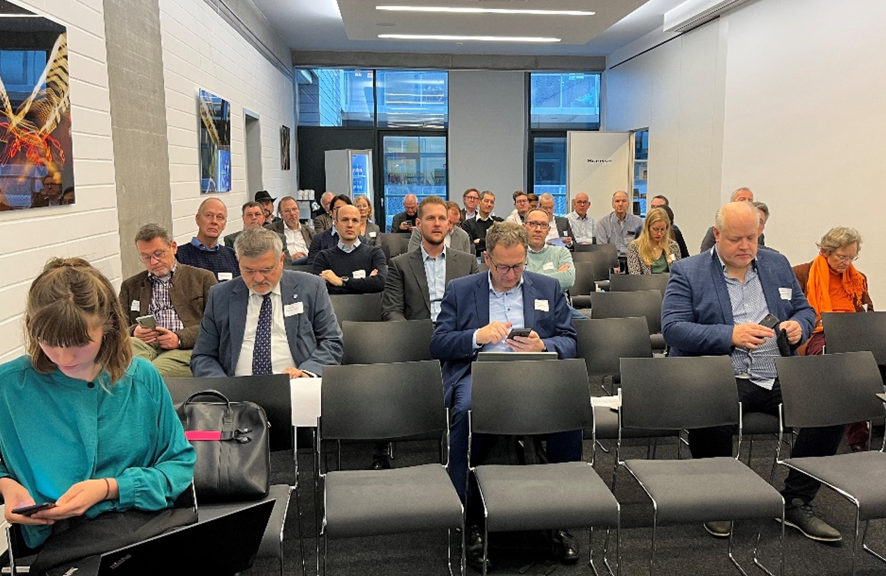 Kostbare Abwärme aus Rechenzentren nutzen: Roundtable von eco und ...